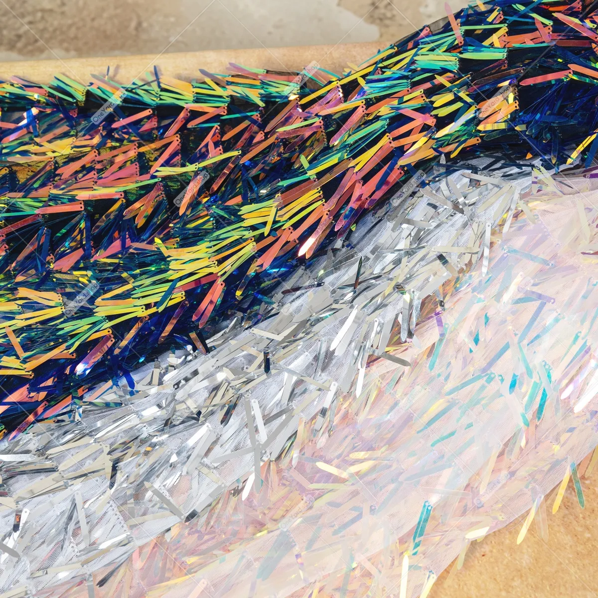 Kain Labuci Pedang Panjang Berwarna-warni untuk Pakaian Prom - OneYard