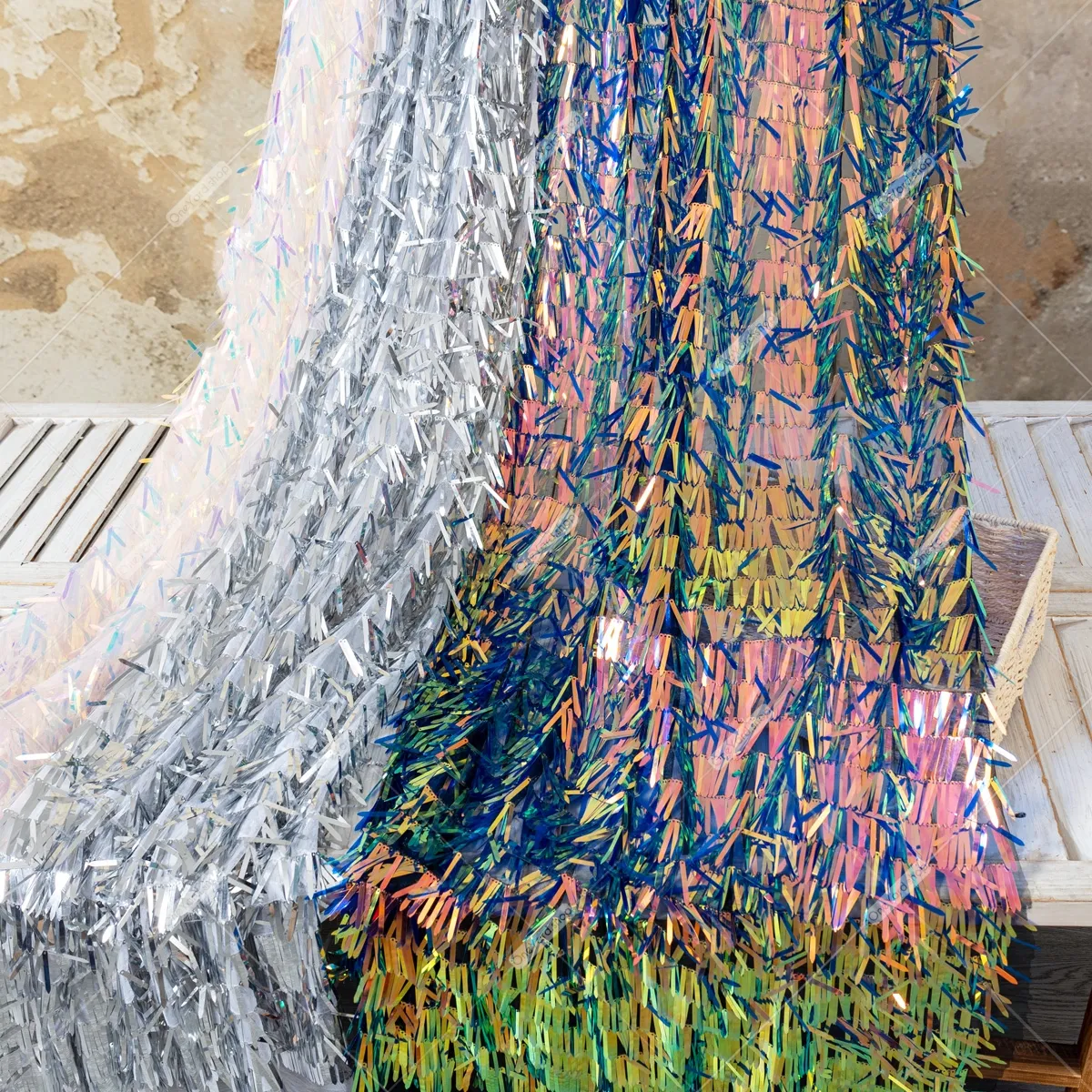 Kain Labuci Pedang Panjang Berwarna-warni untuk Pakaian Prom - OneYard